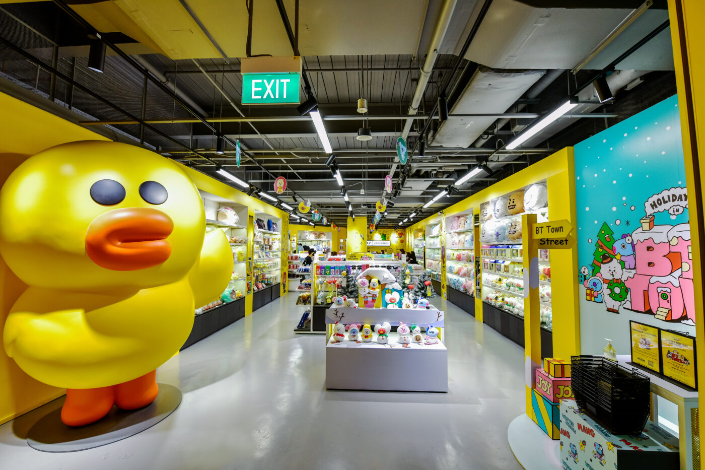 Send gifts of love with PLAY LINE FRIENDS Holiday-Themed Merchandise ...